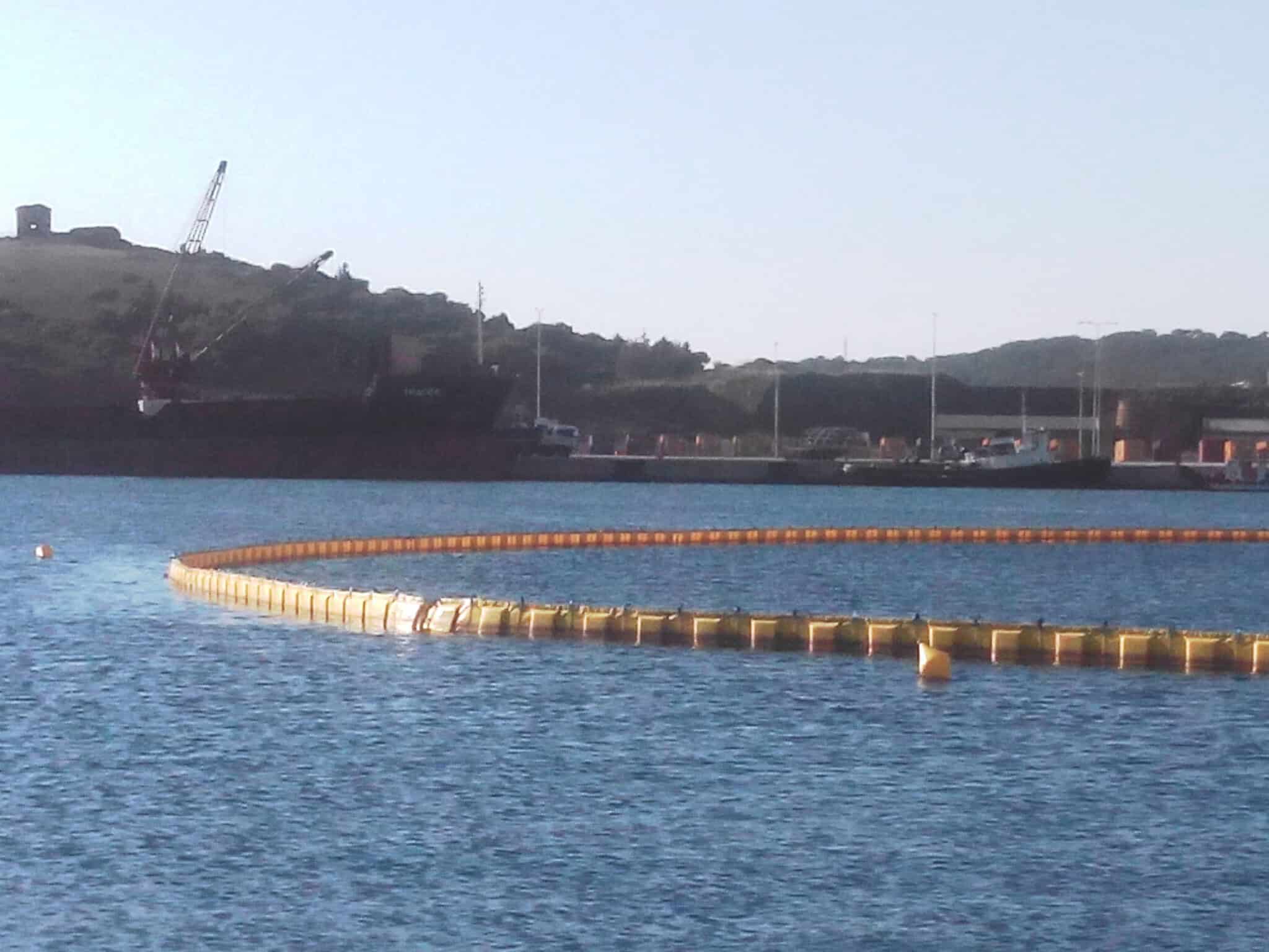 Textile Materials For Best Oil Spill Containment Boom Efficiency